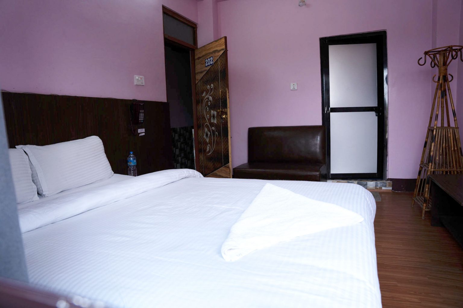 Rooms & Suites – Hotel Yes